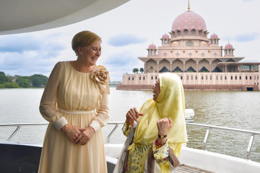 Isteri Presiden Poland Nikmati Cruise dan Aktiviti Budaya di Putrajaya ...